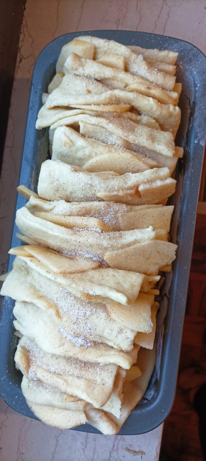 Pull Apart Bread con mele e salsa mou - Le Tortine - home made bakery