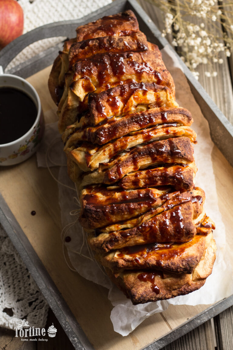 Pull Apart Bread con mele e salsa mou - Le Tortine - home made bakery