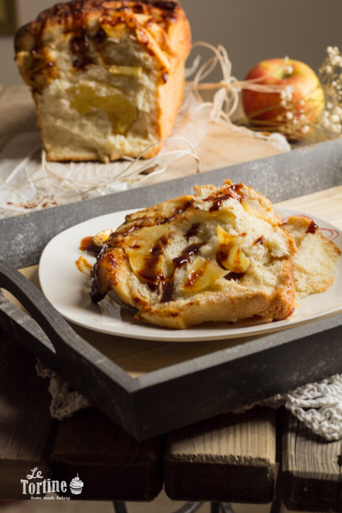 Pull Apart Bread con mele e salsa mou - Le Tortine - home made bakery